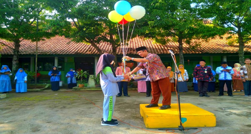 PELEPASAN BALON, TANDA CLASSMEETING DI MULAI | MA Negeri 1 Rembang